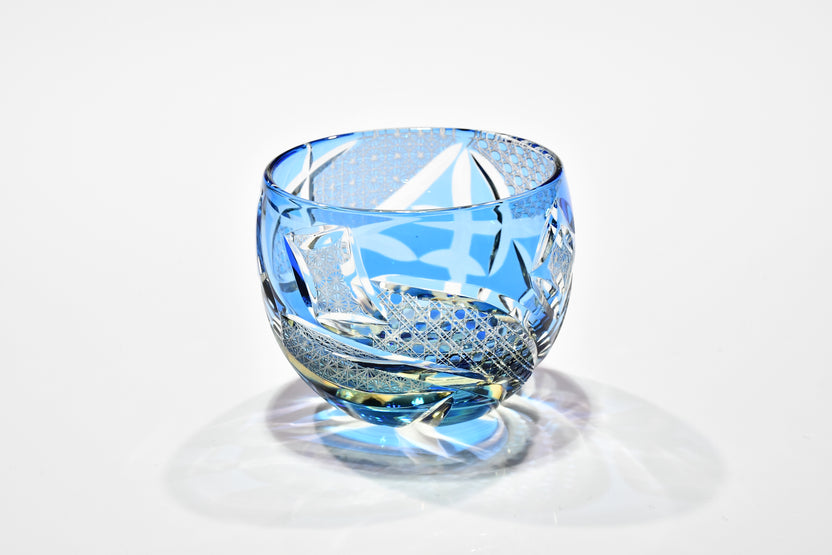 二代目×四代目コラボ作品「継ぎ目のない碧」ぐい吞み（水色・琥珀色） – 華硝ONLINE SHOP